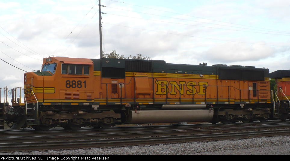 BNSF 8881